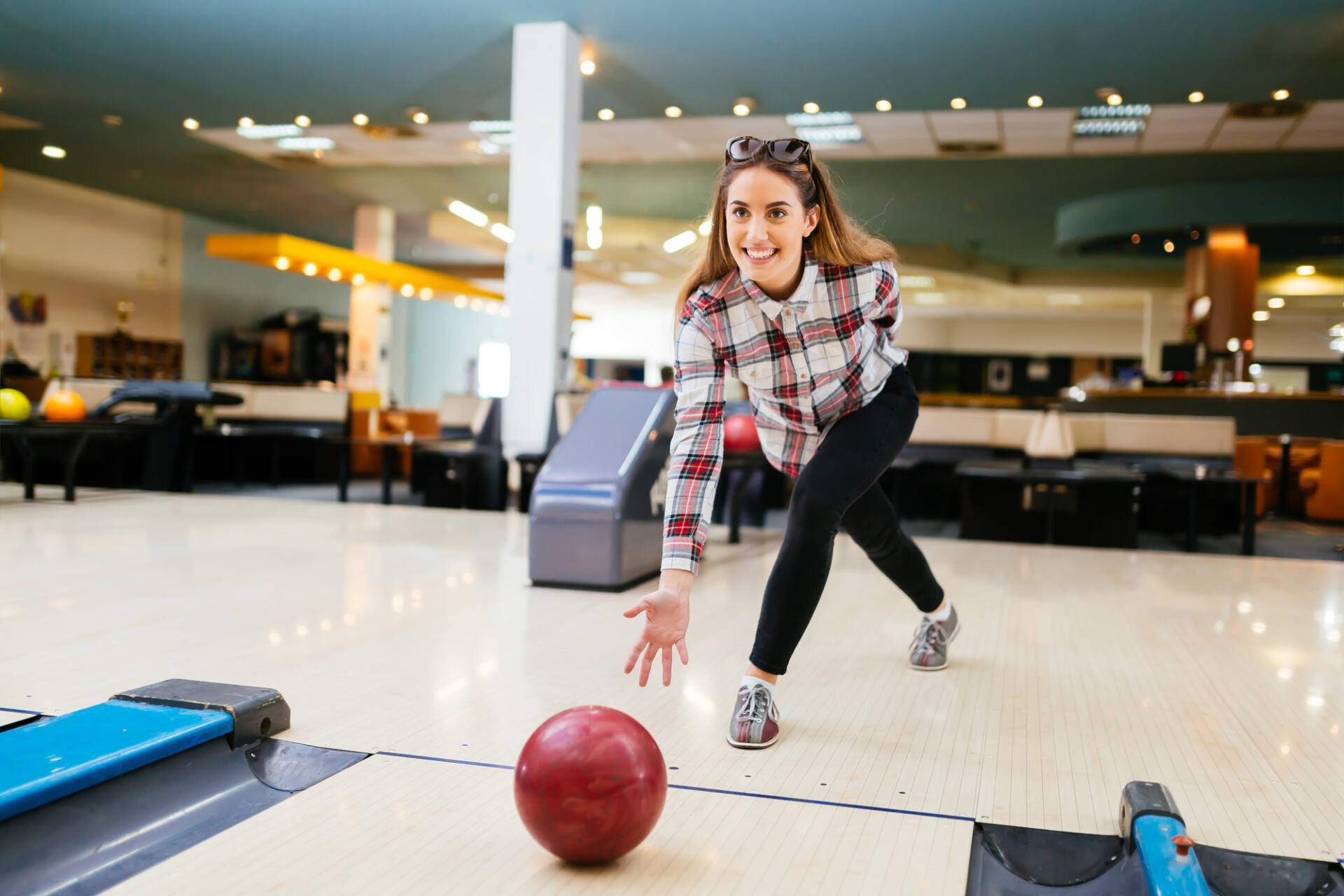 How To Bowl With Long Nails [Bowling With Acrylic Nails]
